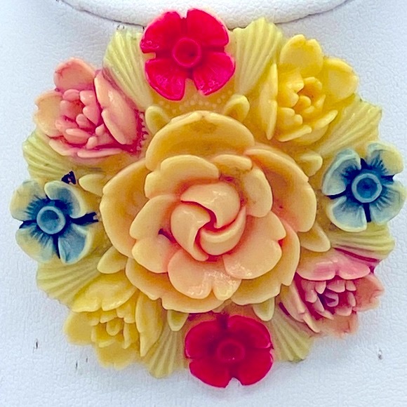 Unique Vintage | Jewelry | Charming Vintage Celluloid Floral Brooch 94s ...